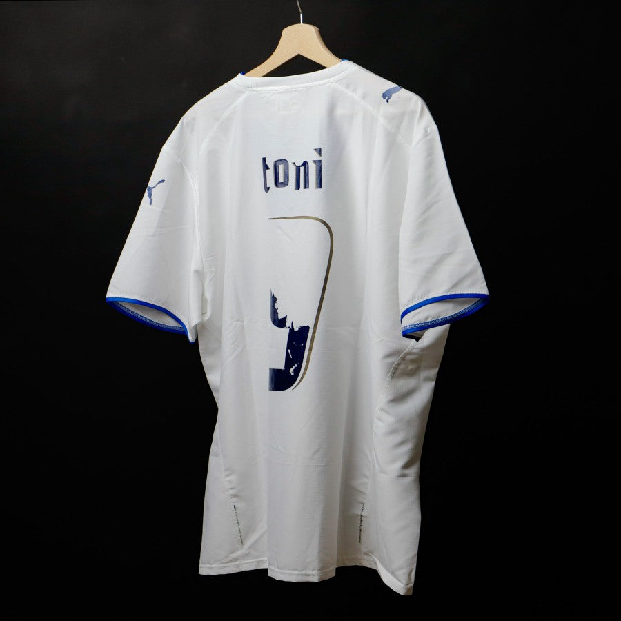 2006 italia puma toni 9 signed away jersey